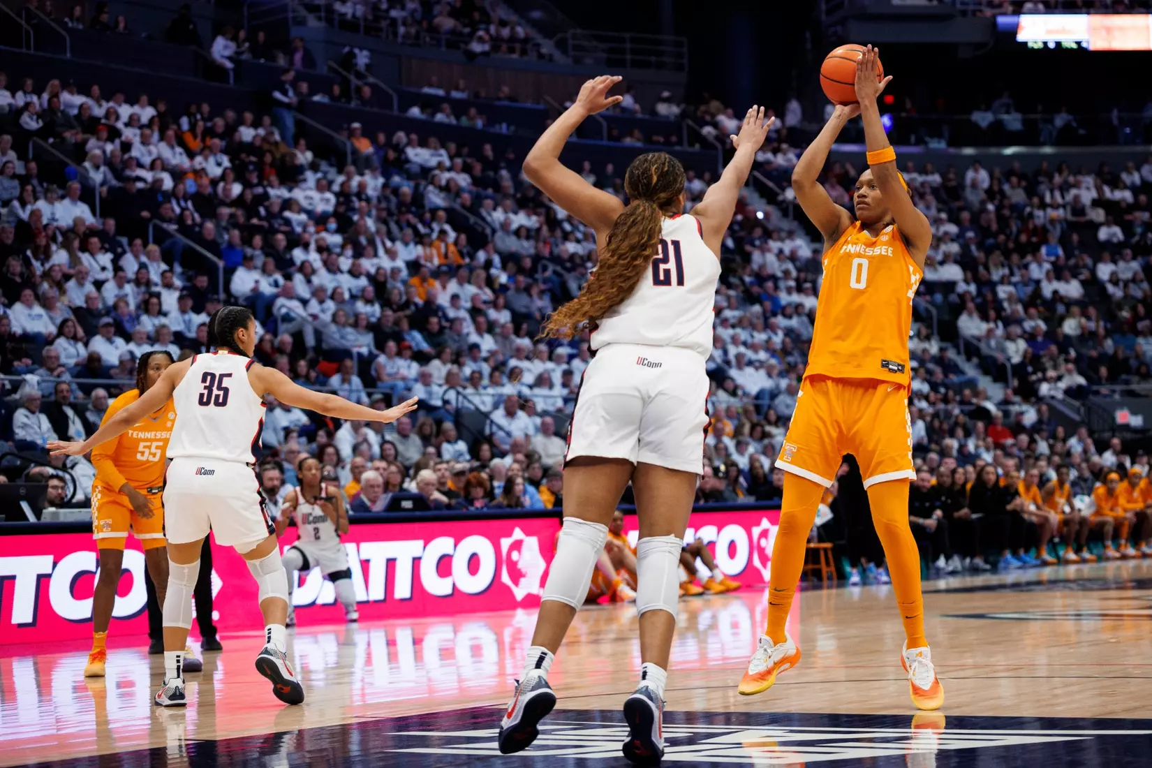 #15 Lady Vols Challenge #1 UConn Before Falling To Unbeaten Huskies ...